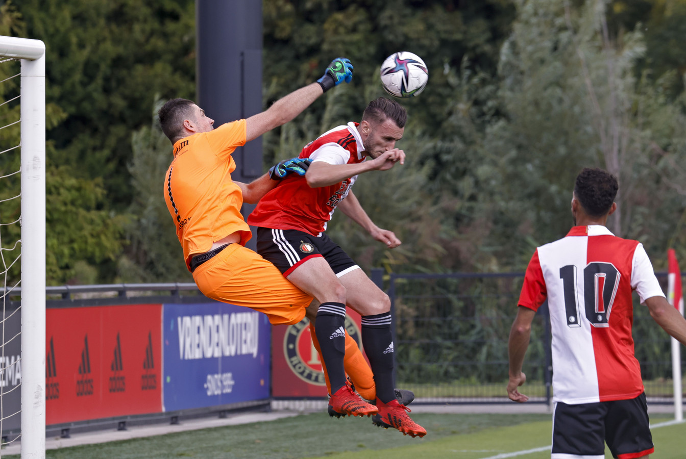 Koolwijk los bij Smitshoek en broers Verhaar samen op veld bij VOC ...