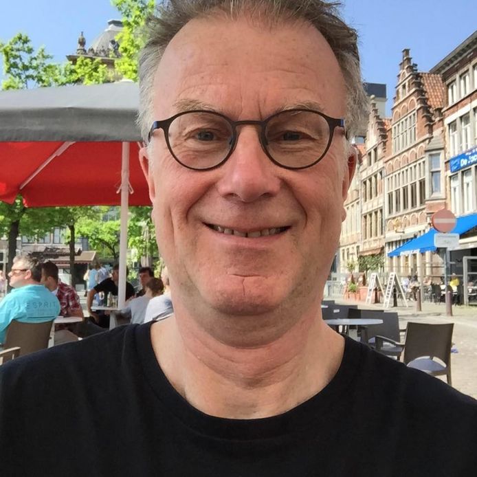 Na lastige jaren vond Frens de Vries (1953-2024) zijn draai als voorman ...