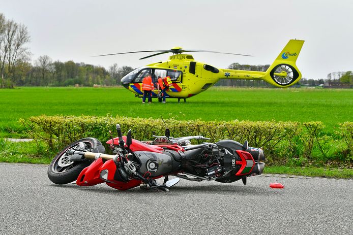 Motorrijder zwaargewond bij ongeval, traumahelikopter geland | Hamont-Achel | hln.be