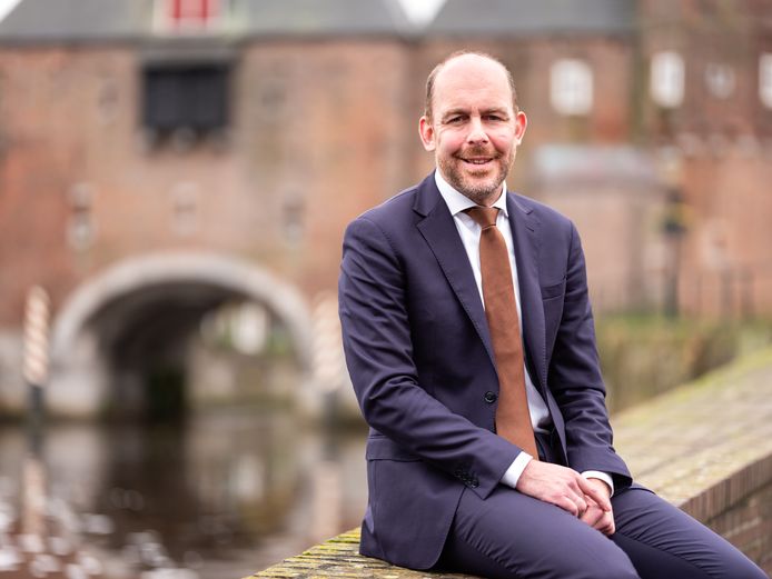 Tweede Kamerlid Bart (45) uit Amersfoort wil minder migranten: ‘Beheersbaar én barmhartig ...