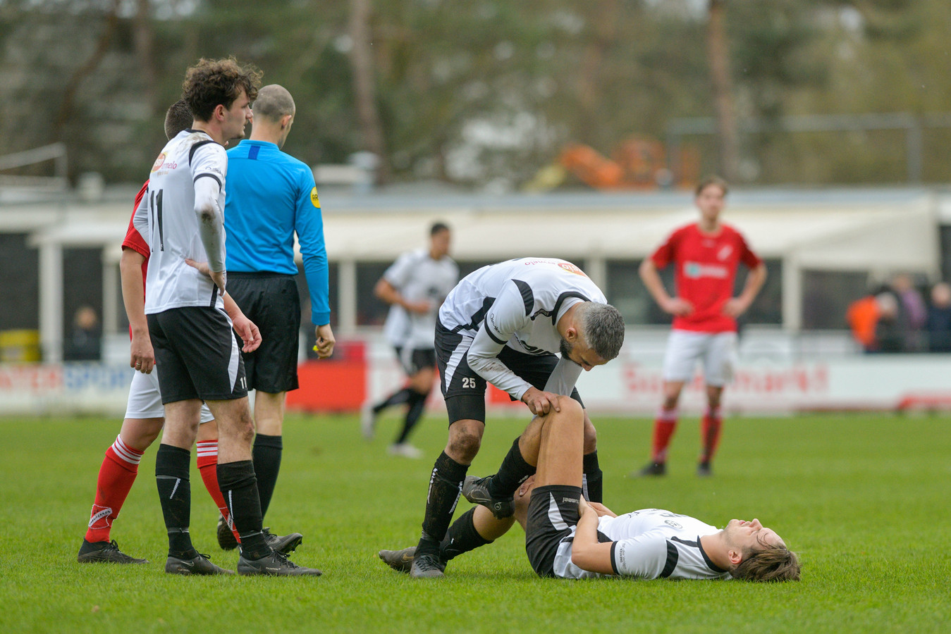 Verzorgster van EFC’58 krijgt een druk weekje: kater na een nederlaag ...