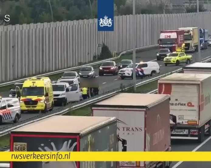Ongeval op A2 bij Eindhoven, linkerrijstrook tijdelijk dicht tussen De ...