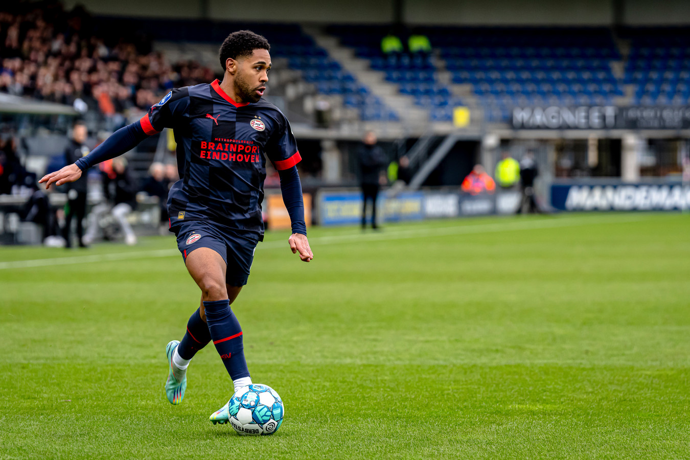 Hoe de opvolging van Denzel Dumfries bij PSV een hoofdpijndossier werd ...