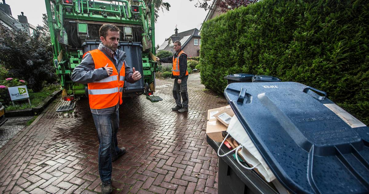 Papierbakken zitten vol, maar een extra rondje blijft uit | Westland ...