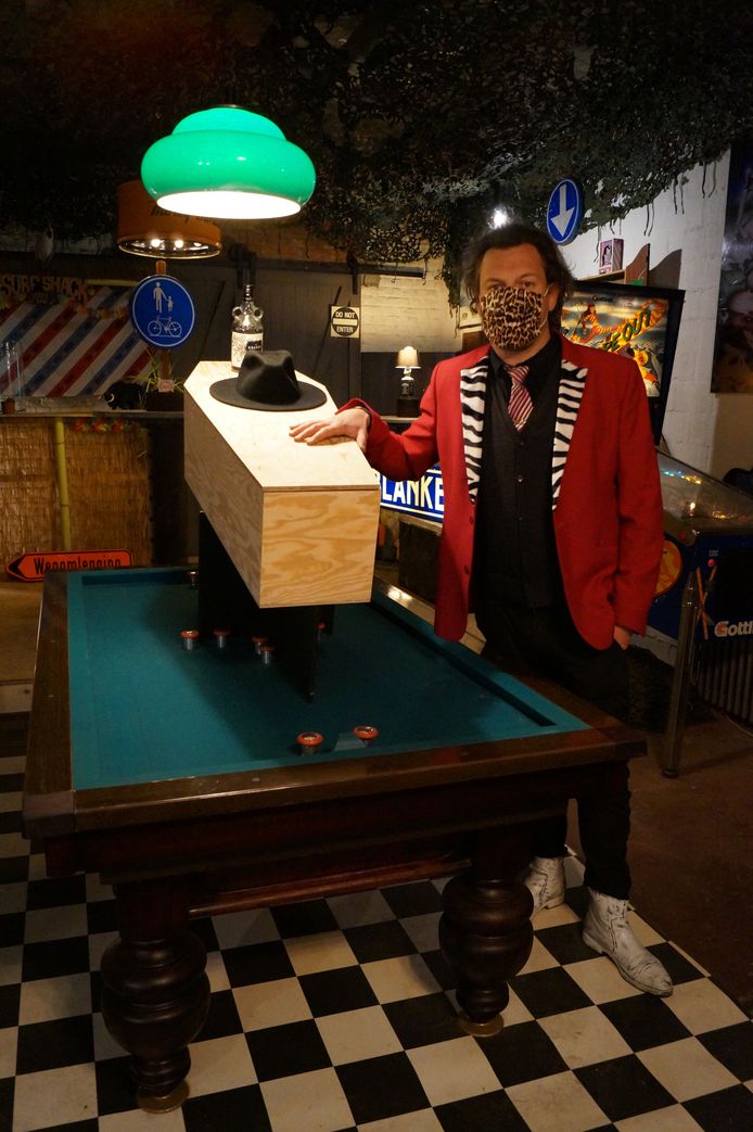 Mr. Steve houdt belofte en heropent barbershop, al blijft de schaar ...