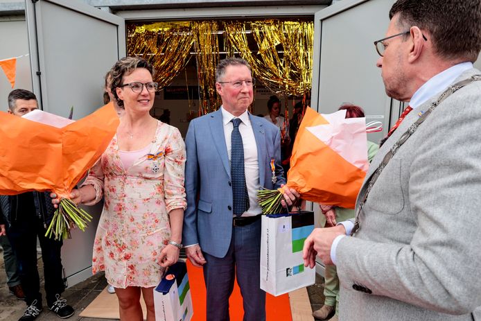 Ook deze zeven personen kregen een koninklijk lintje in Westland ...