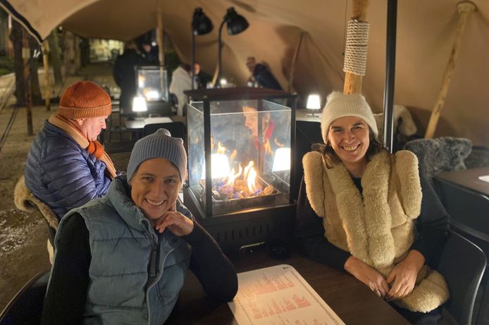 Café ’t Plein nóg gezelliger dankzij Zuid-Afrikaanse nomadentent ...