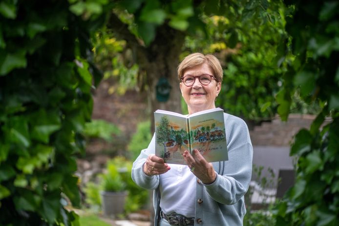 Diny uit Markelo dicht in het dialect over haar jeugd: ‘Ouderen uit ...