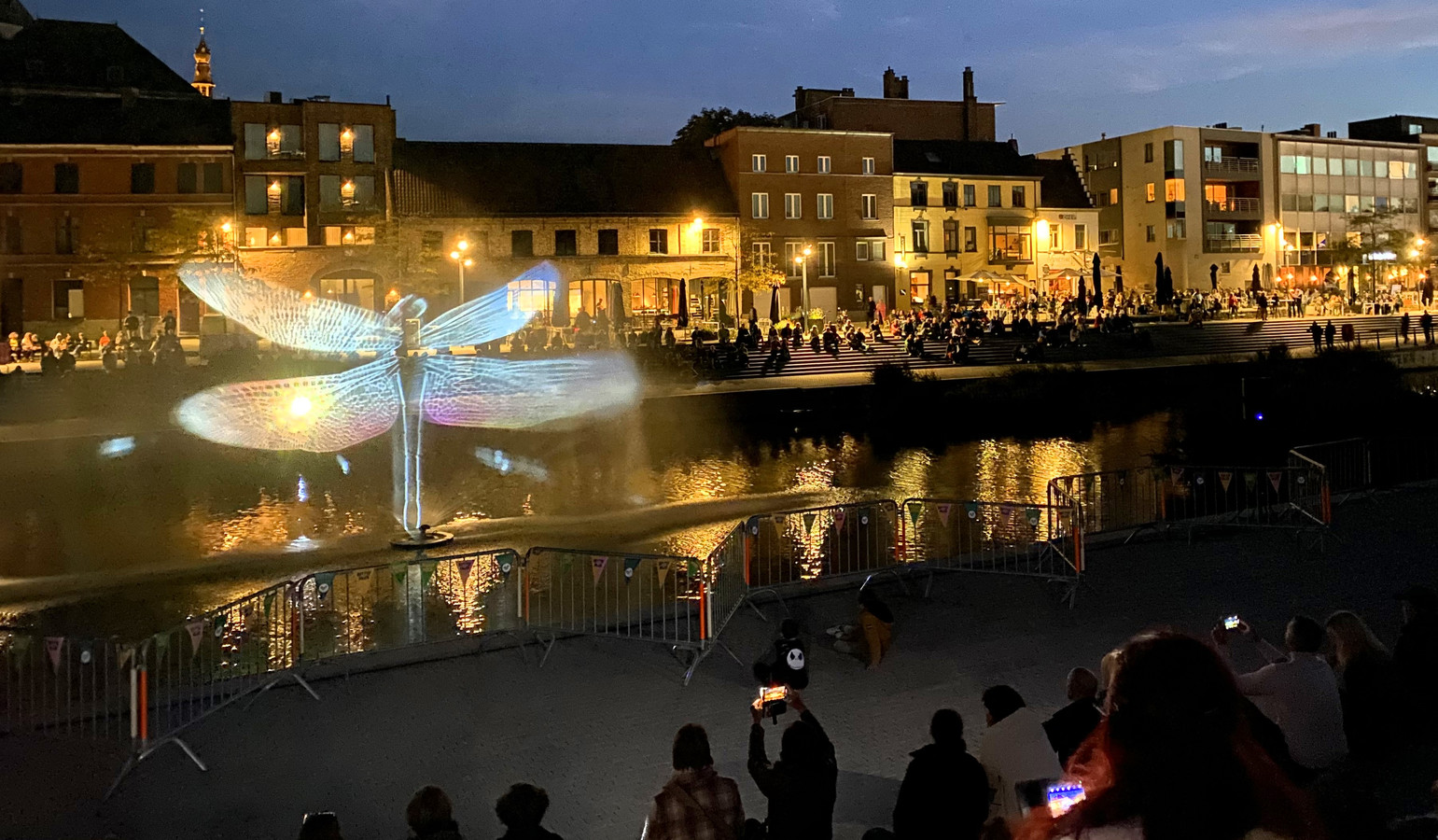 KIJK. Heel het weekend kan je gratis water- en lichtspektakel Eau ...