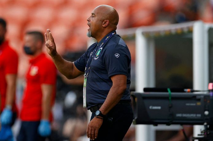 Dean Gorré niet langer bondscoach van Suriname | Buitenlands voetbal ...