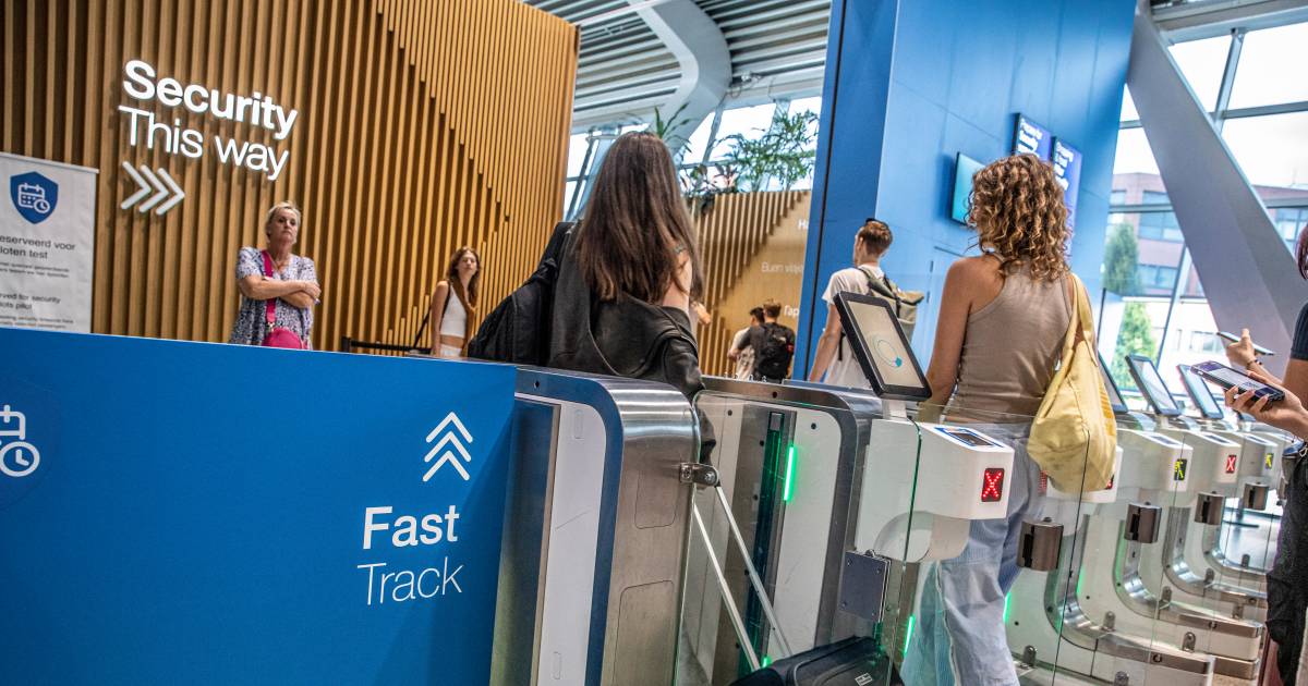 ‘Vliegtickets Eindhoven Airport duurder’ na verplichting om meer ...