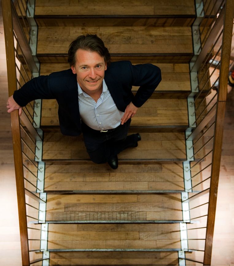 Dirigent Marc Albrecht geridderd in Concertgebouw | Het Parool