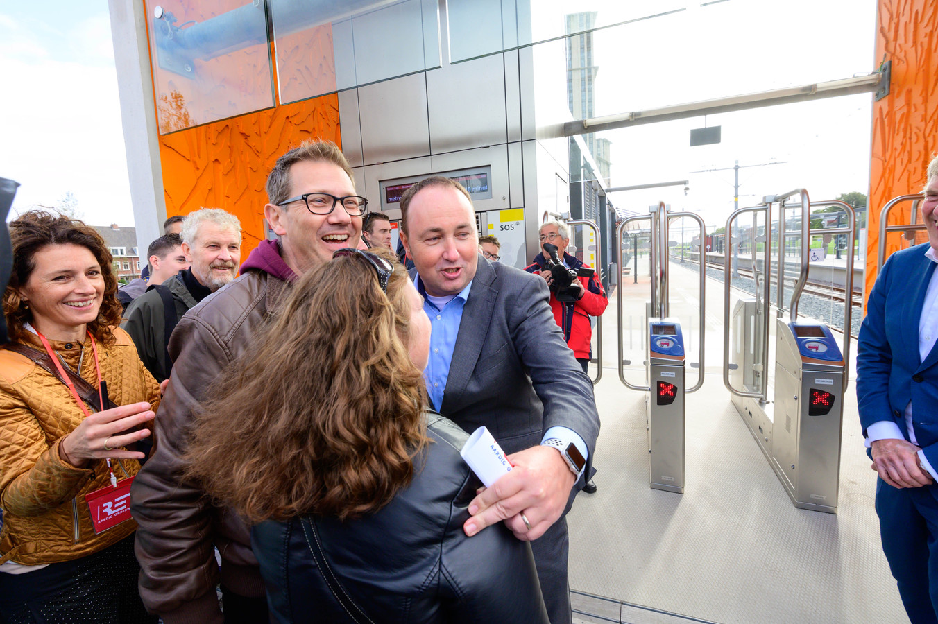 15.000 reizigers op eerste ritten Hoekse Lijn: het heeft zo vréselijk ...