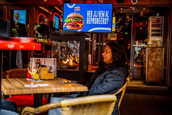 Brandende lantaarns en terrasverwarmers: ‘Wij proberen zuinig te doen ...