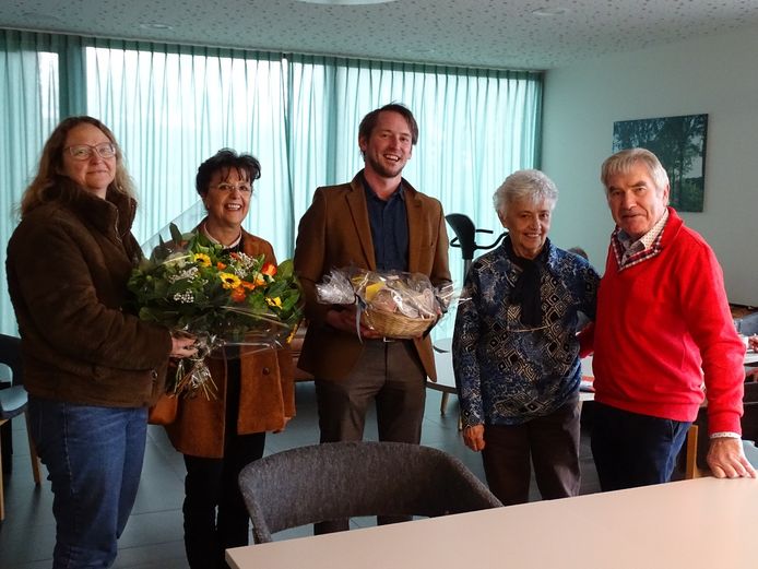 N-VA zet vrijwilligers Herman en Rita in de bloemetjes | Wingene | hln.be