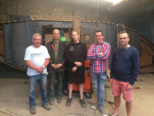 WOI-tank doet laatste rit nog eens over | Langemark-Poelkapelle | hln.be