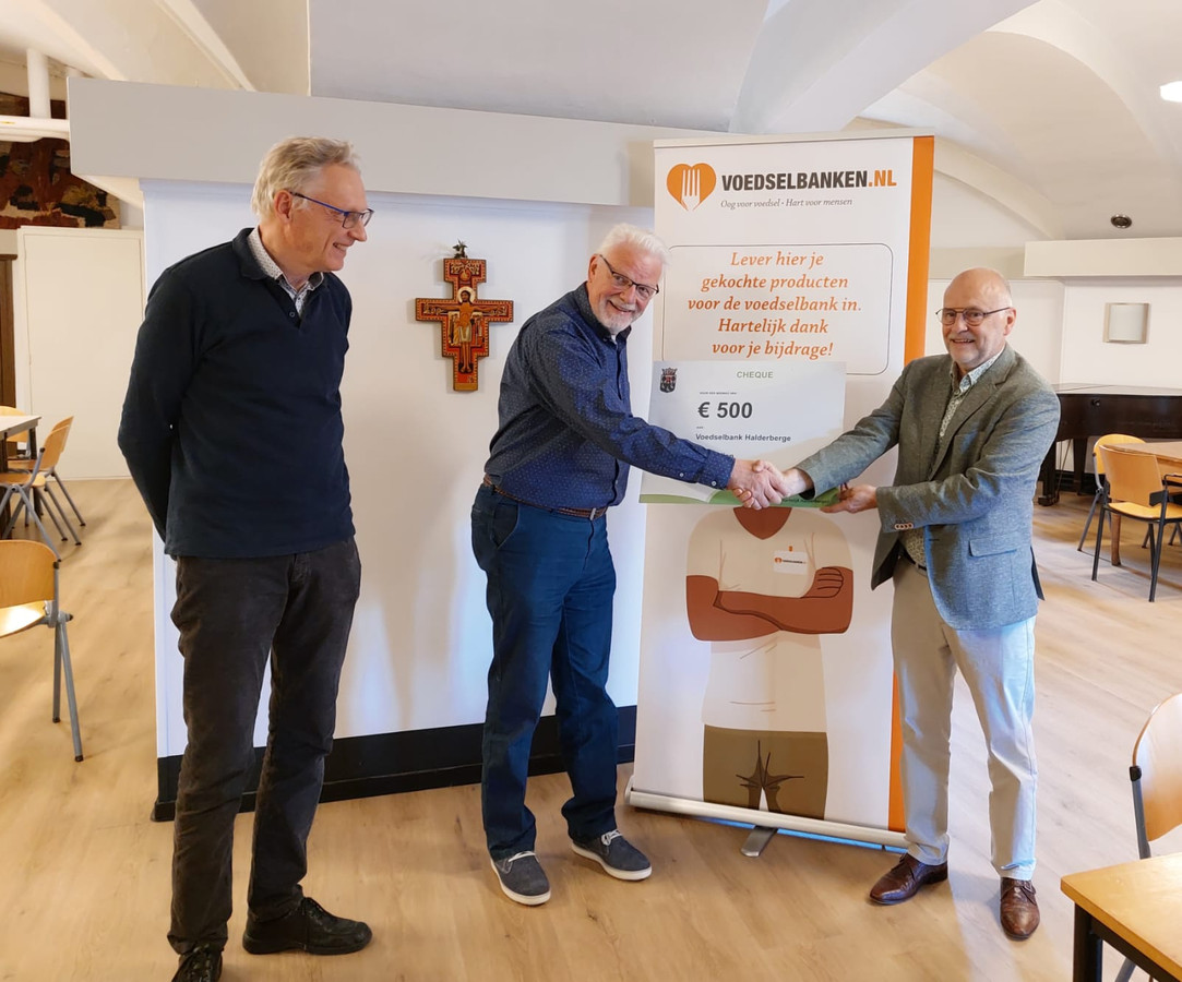 Oud-wethouder Halderberge geeft Voedselbank financieel steuntje in de ...