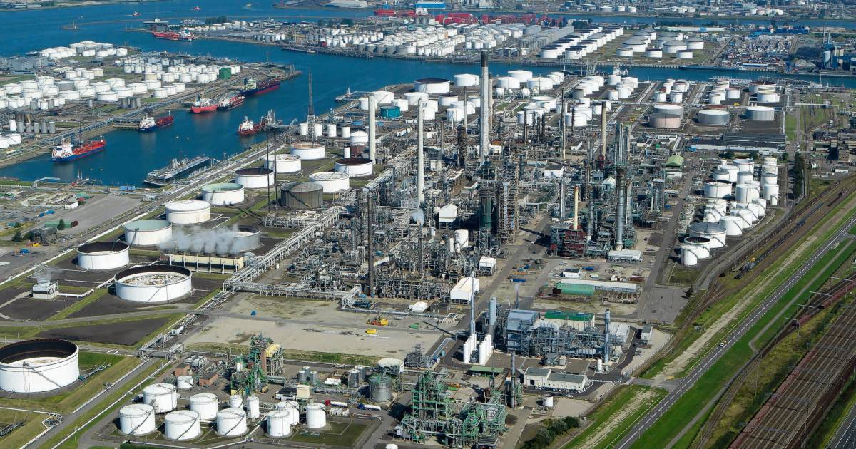 Grote stroomstoring bij raffinaderij ExxonMobil | Rotterdam | AD.nl