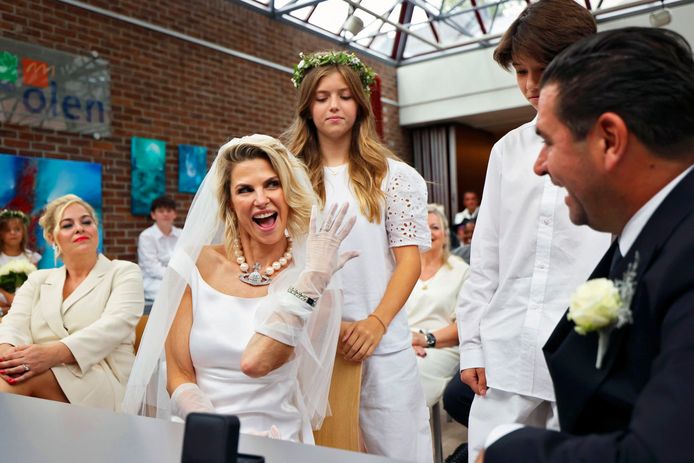 EXCLUSIEF. Tanja Dexters blikt terug op huwelijksdag met Michael: “Tuurlijk was mijn jurk kort ...