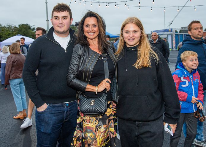 Estelle, dochter van Wendy Van Wanten, weet wie vader van halfbroer ...