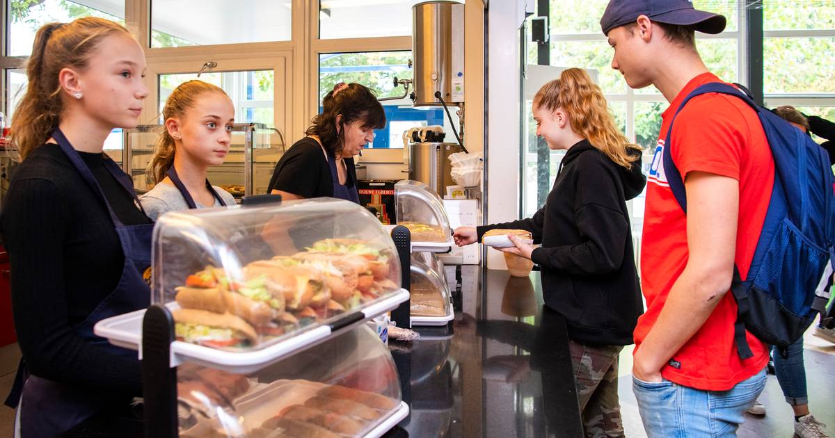 In deze groene kantine komen energiedrank en warme choco er niet meer ...