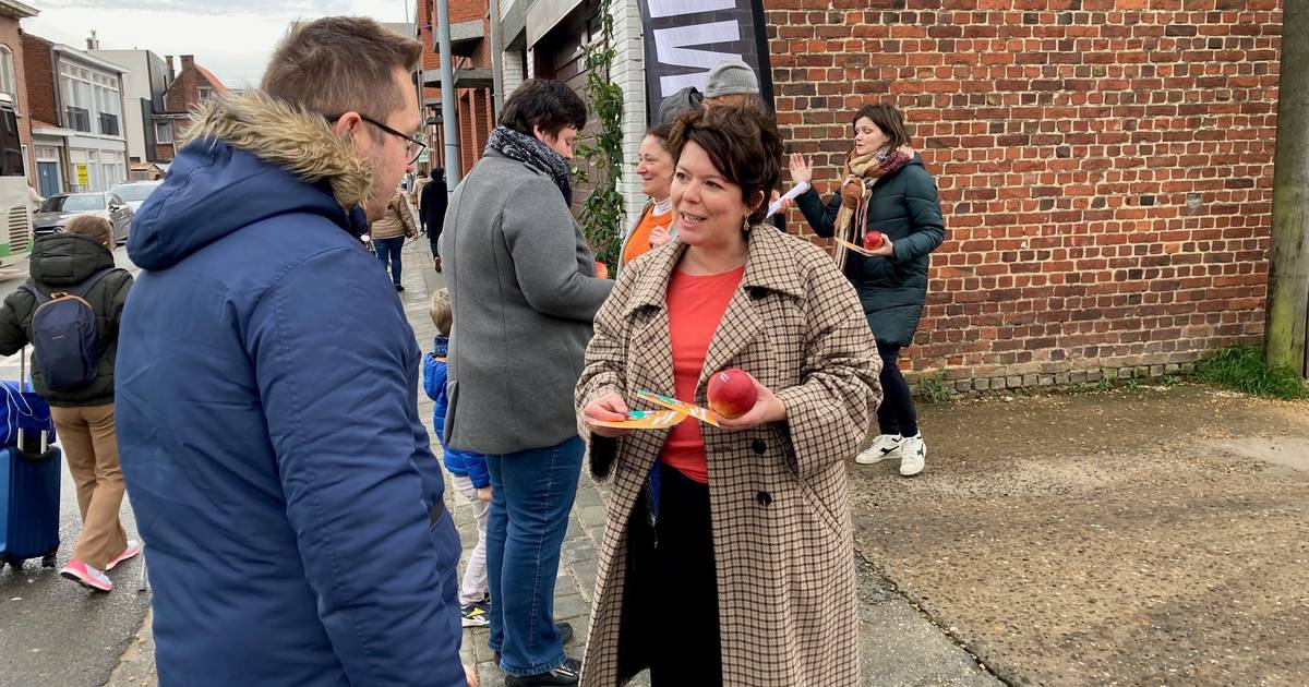 (Groot)ouders krijgen gezonde verrassing aan schoolpoort De Brug ...