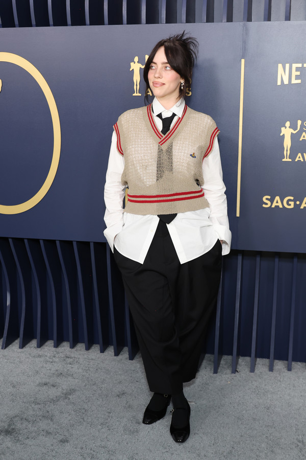 Klassieke Billie Eilish en Selena Gomez in wat lijkt op bruidsjurk: dit ...