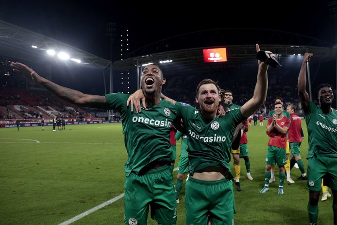 Almere koestert historische zege op Utrecht: ‘De spirit van de spelers is om verliefd op te ...