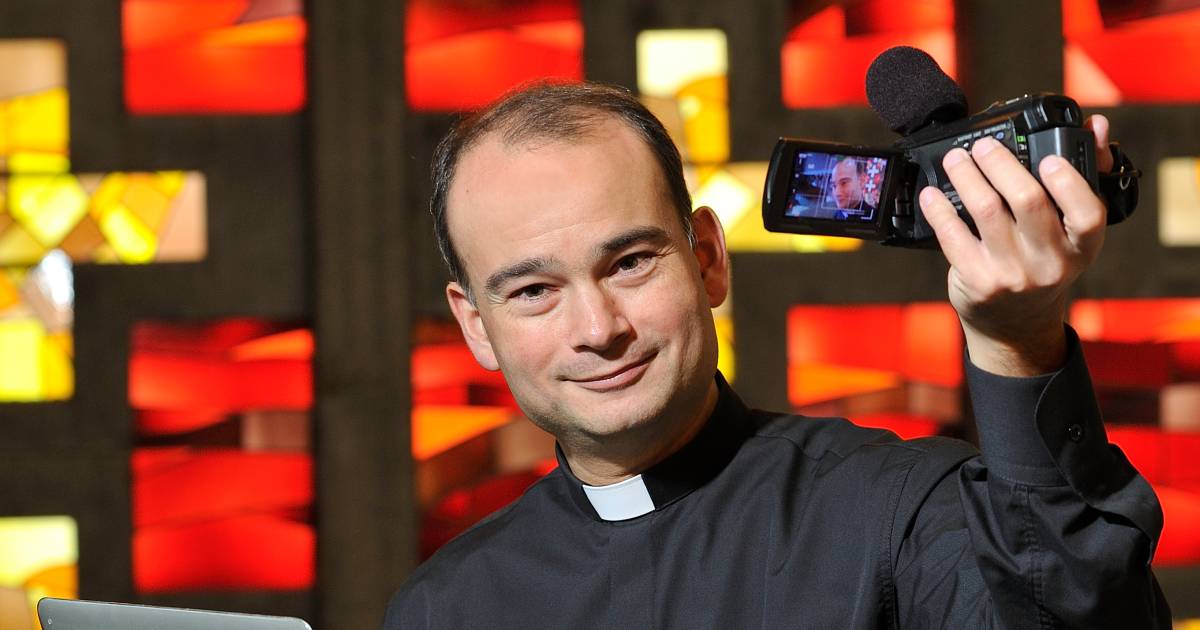Pastor Roderick Vonhögen gaat zich helemaal op de media richten ...