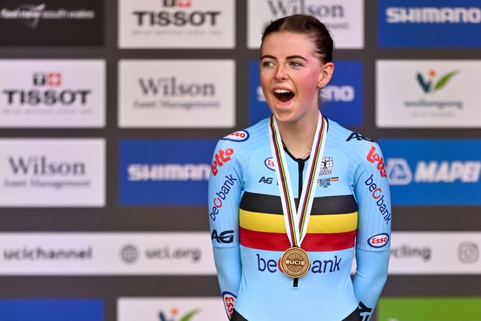 Historique: Febe Jooris devient la première juniore belge à monter sur ...