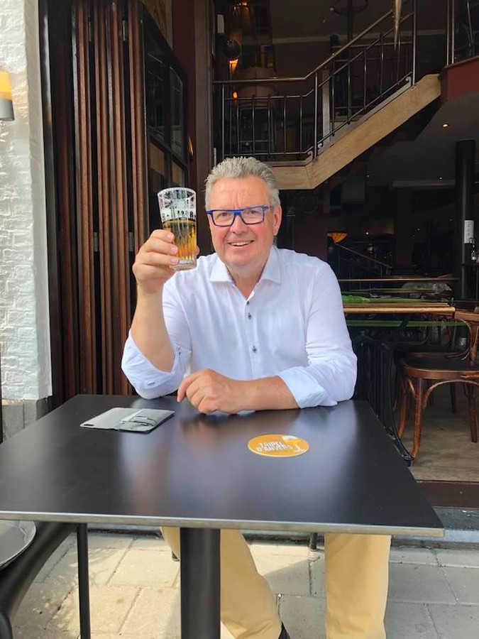 ACHTERGROND. De korte politieke carrière van Marc Van Aperen ...