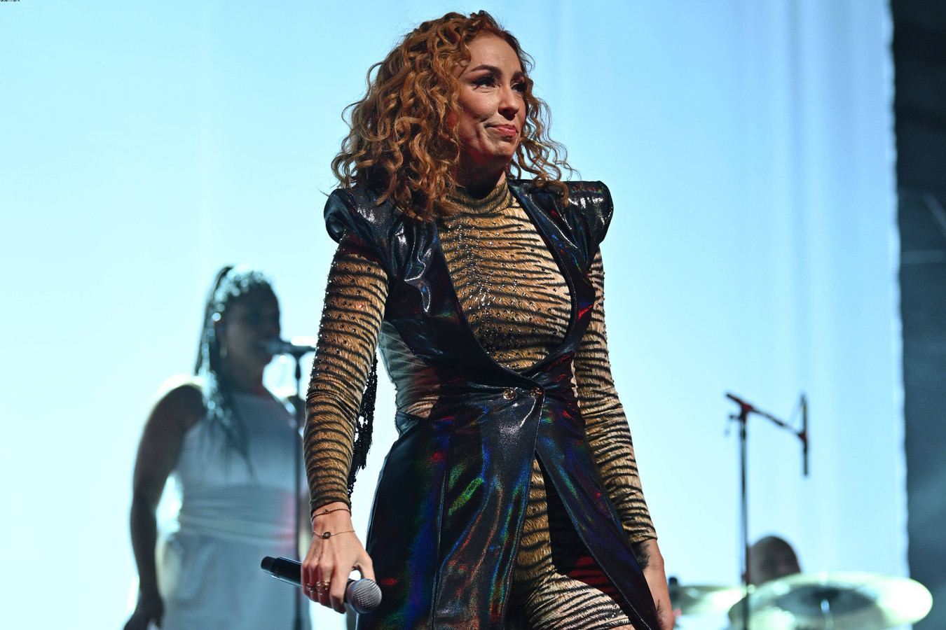 Natalia reageert tijdens eerste optreden na ‘Astrid en Natalia: back to ...