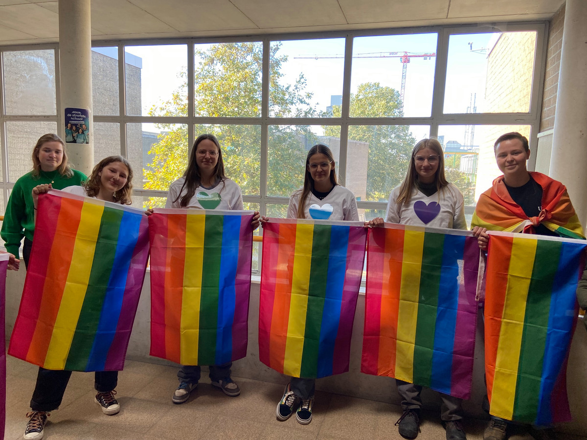 IN BEELD. PITO doet gooi naar MNM-titel ‘De Strafste School ...