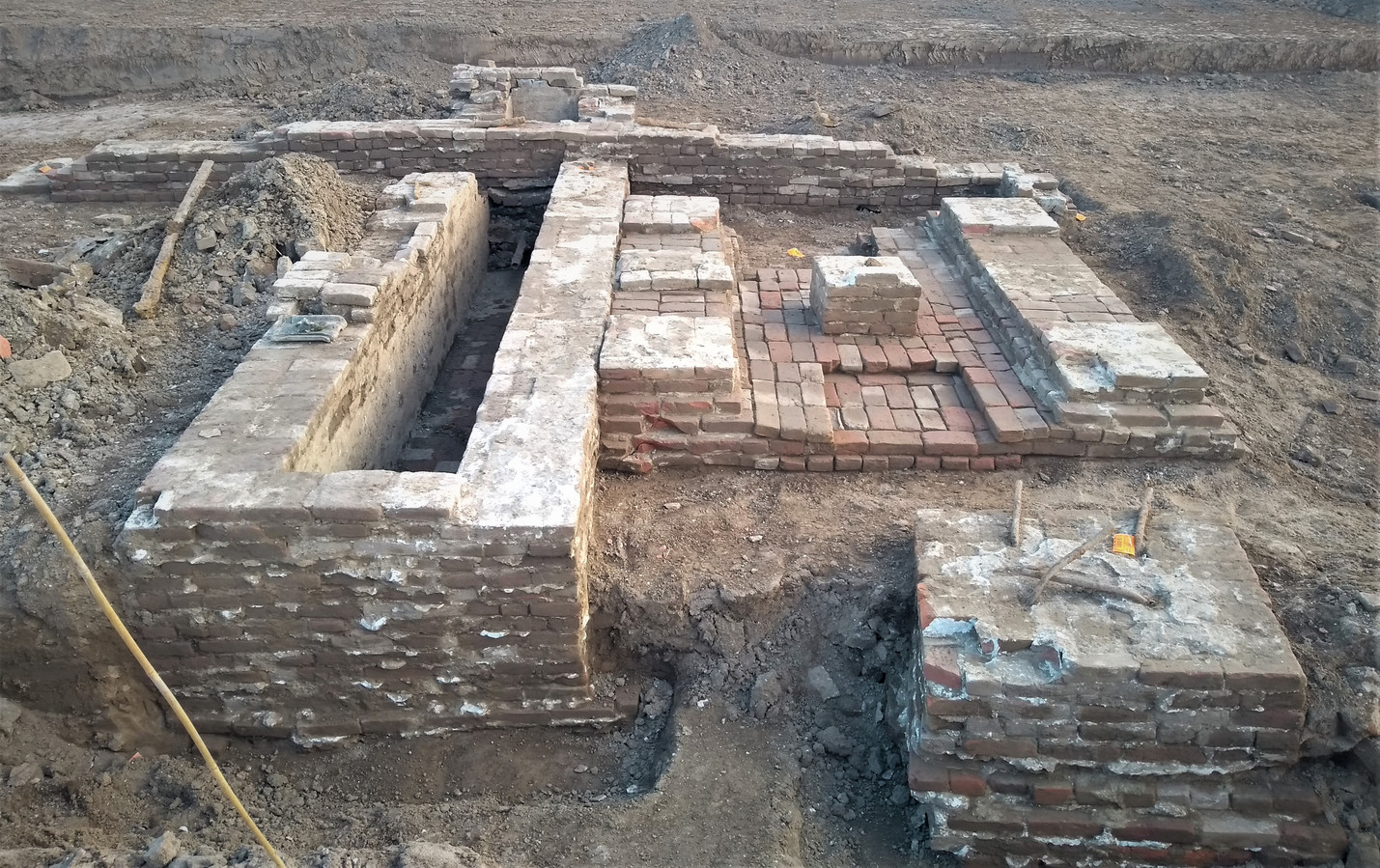 Restanten opgegraven van steenfabriek uit 1830: Herken jij de fundering ...