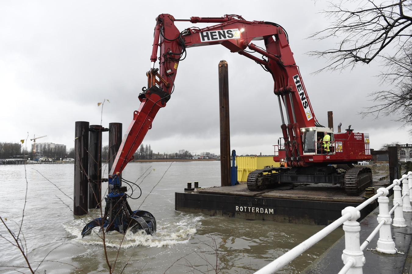 Baggerwerken aan ponton Steenplein begonnen | Foto | hln.be