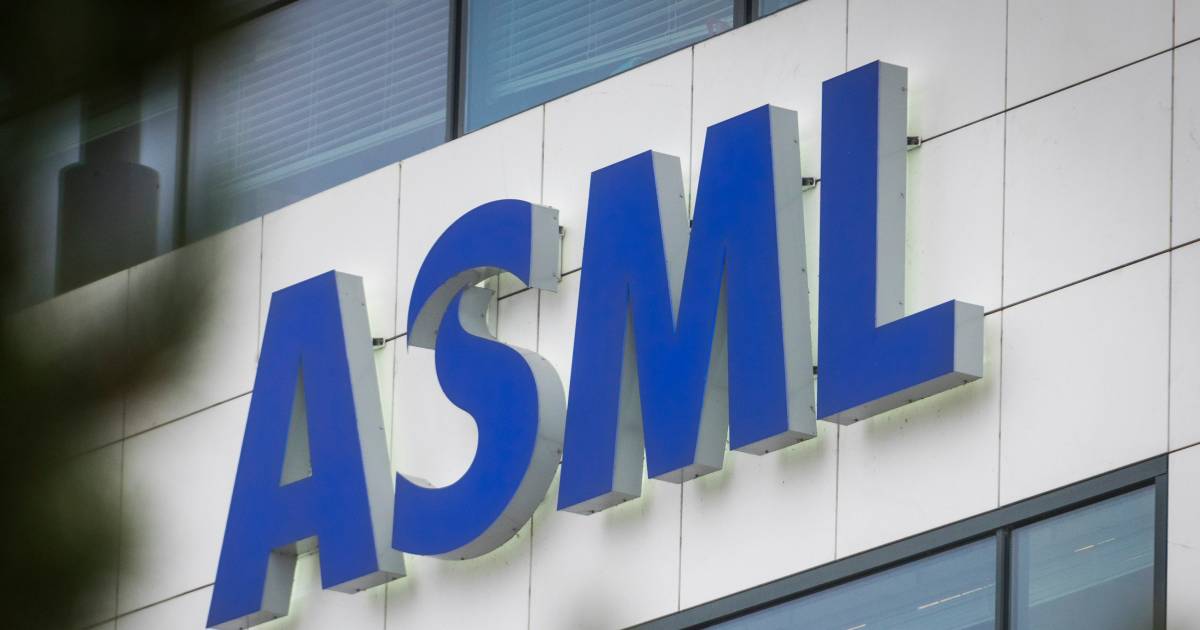 Kortsluiting in accu in cleanroom ASML; twee medewerkers voor check up ...