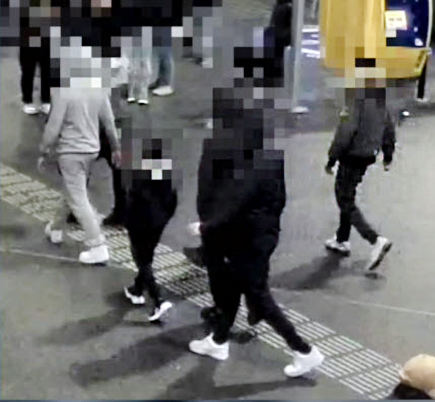 Kinderen van 12 en 13 opgepakt voor zware mishandeling Bijlmer: ‘Zó ...