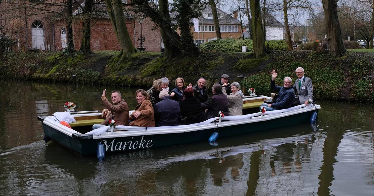 Moedige Bootvissers huldigen nieuwe boot Marieke in | Lier | hln.be