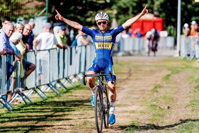 Jetze Van Campenhout vindt goede benen terug in Knesselare: “Eerste ...