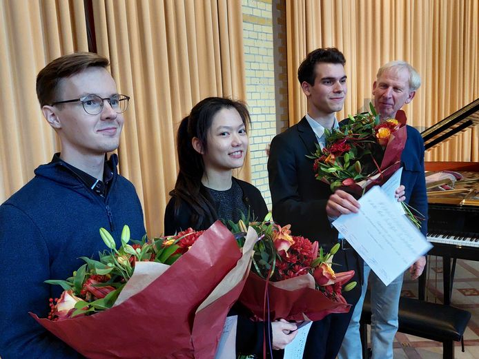Pianist Philip Karmanov haalt 18 jaar oud de Jo Sporck Prijs op in ...