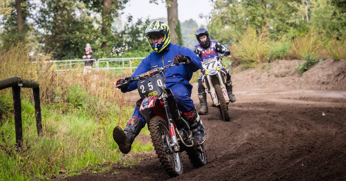Zes uur lang crossen op een brommer in De Hoeve: 50 crossers kwamen ...
