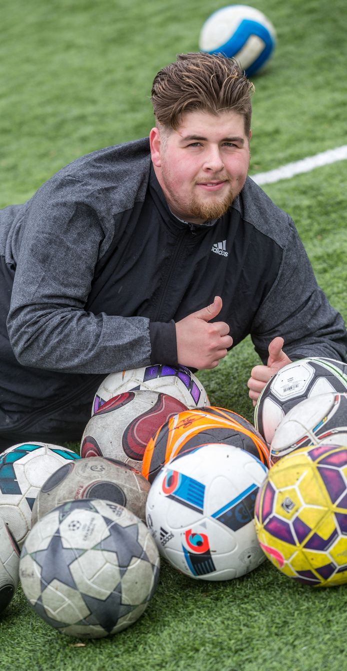 Bekende YouTubers Creators FC voetballen in Utrecht | Utrecht | AD.nl