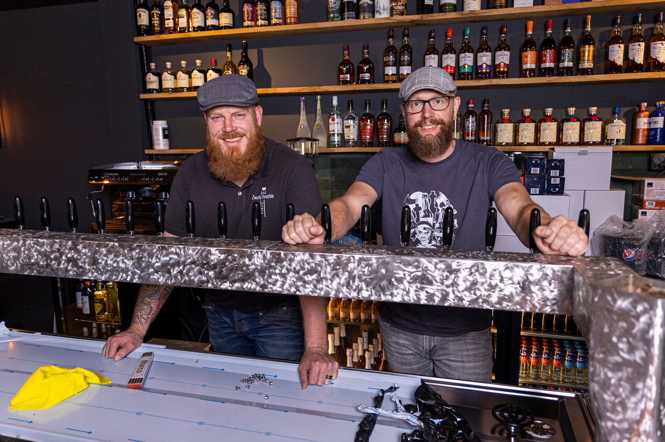 Menno en Marco zijn koning te rijk met nieuw Proeflokaal in hartje ...