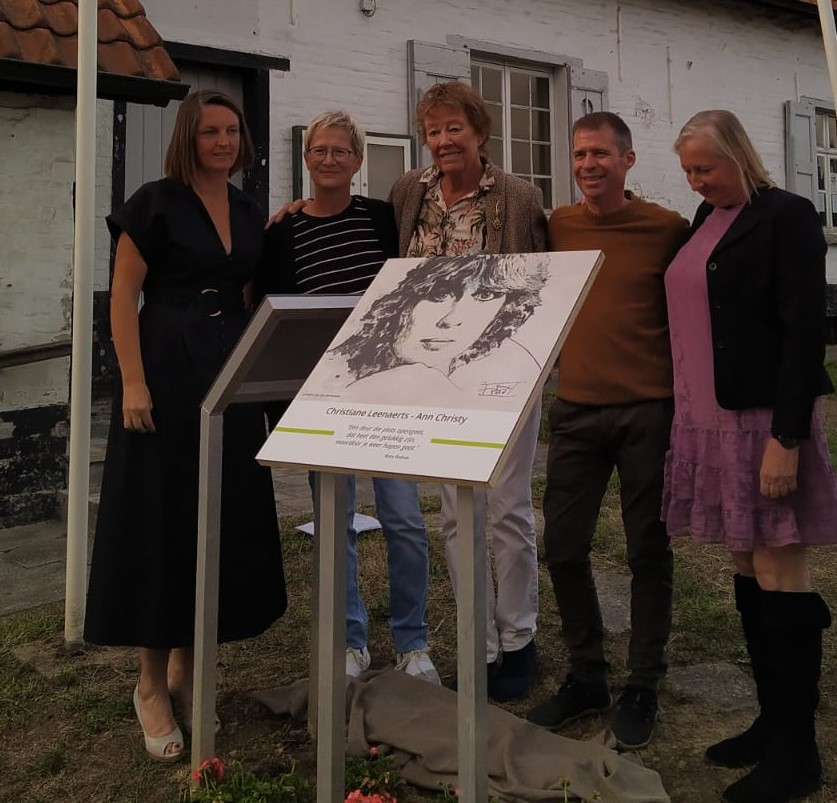 Ode aan ereburger Ann Christy is compleet met infobord aan Ann ...