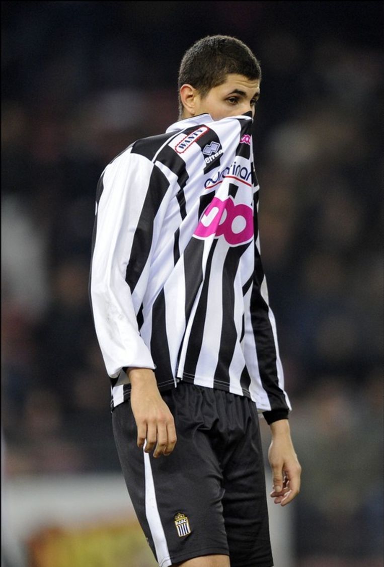 Standard met drie punten aan de haal na doldwaas slot | De Morgen