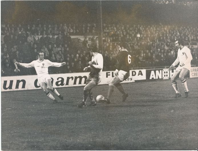 Kies uw favoriete Duivels-foto uit de oude doos | Rode Duivels | hln.be