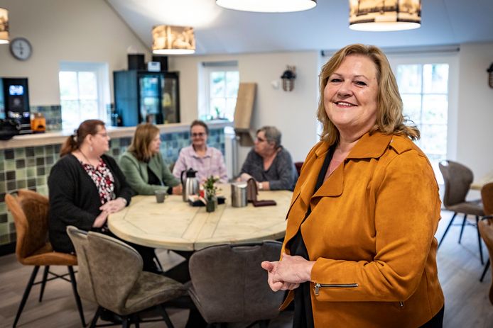 ‘Beste Buur’ Maria is nogal een bezige bij en nogal begaan met de ...