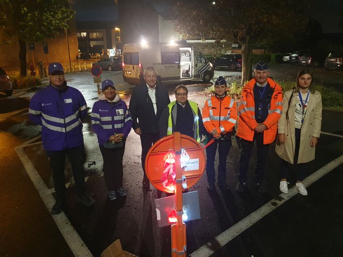 Stad en politie delen opnieuw fietslichtjes uit tijdens ‘Verplicht ...