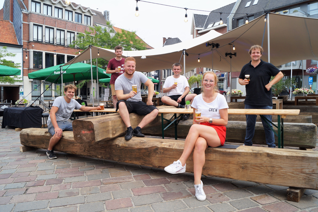 Jeugdcafés krijgen geen toestemming om eigen terras te openen ...