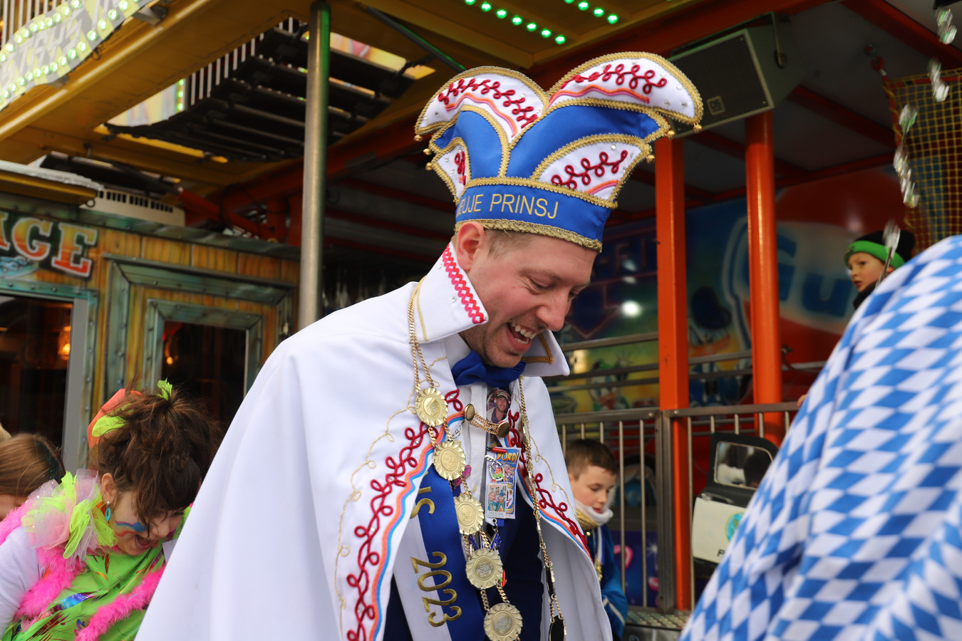 IN BEELD. Mini-prinsenpaar Vince en Kytana openen officieel de grote ...